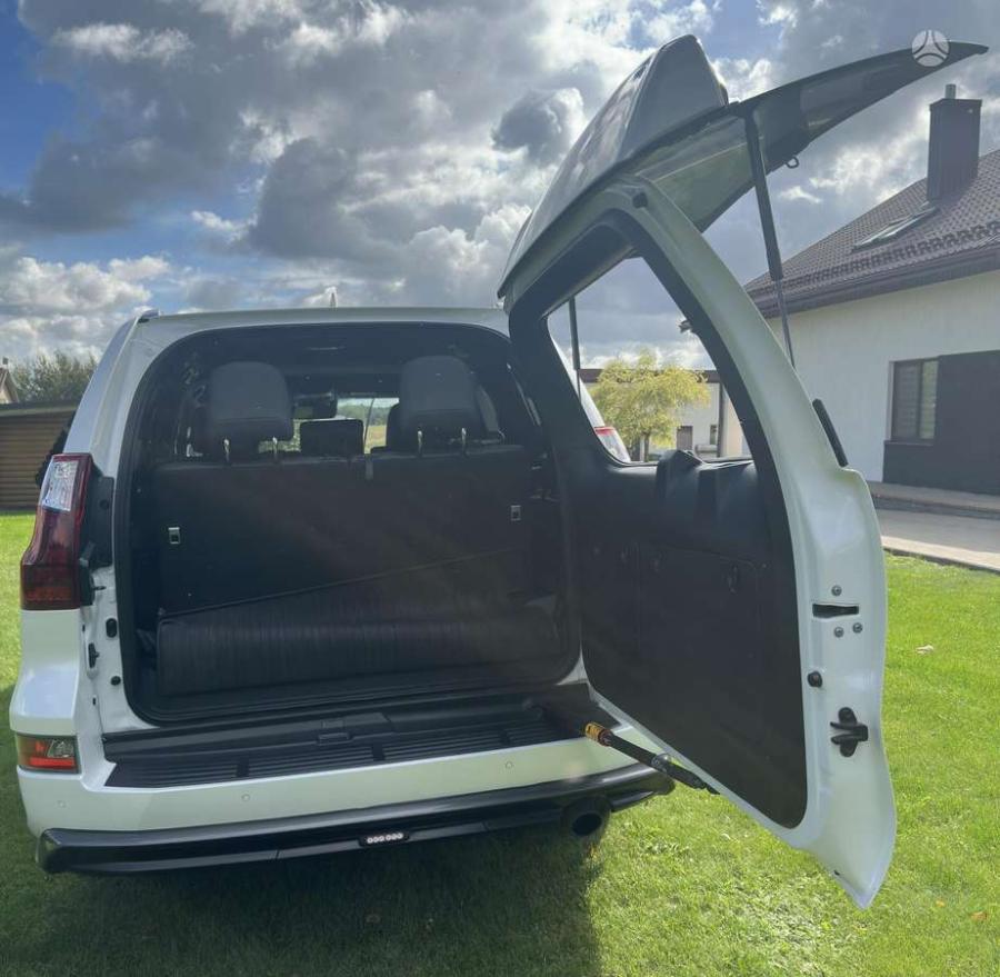 Balts Lexus GX 460 2020 Alīta, ar dzinēja tilpumu 4.61 L un nobraukumu 69 tūkst. km par 46990 €, foto 13 vietnē AUTOMOTO.COM.LV