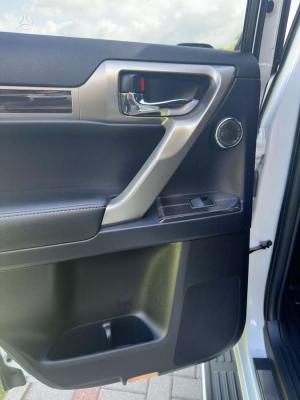 Balts Lexus GX 460 2020 Alīta, ar dzinēja tilpumu 4.61 L un nobraukumu 69 tūkst. km par 46990 €, foto 25 vietnē AUTOMOTO.COM.LV
