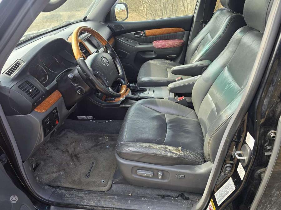 Черный Лексус GX 470 2003 в Вильнюс, объемом двигателя 4.66 л и пробегом 170 тыс. км за 7800 €, фото 12 на AUTOMOTO.COM.LV