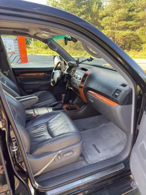 Black Lexus GX 470 2004 in Vilnius, with an engine capacity of 4.66 L and mileage of 240 thousand km for 7500 €, photo 21 on AUTOMOTO.COM.LV