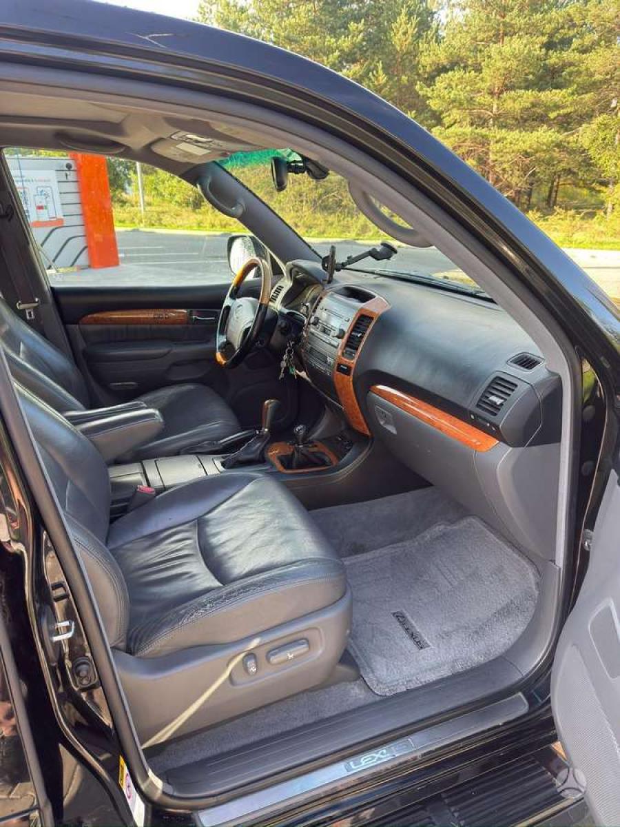 Black Lexus GX 470 2004 in Vilnius, with an engine capacity of 4.66 L and mileage of 240 thousand km for 7500 €, photo 21 on AUTOMOTO.COM.LV