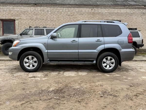 Grey Lexus GX 470 2006 in Sakiai, with an engine capacity of 4.66 L and mileage of 222 thousand km for 15555 €, photo 2 on AUTOMOTO.COM.LV