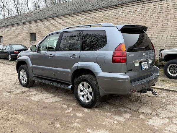 Grey Lexus GX 470 2006 in Sakiai, with an engine capacity of 4.66 L and mileage of 222 thousand km for 15555 €, photo 3 on AUTOMOTO.COM.LV