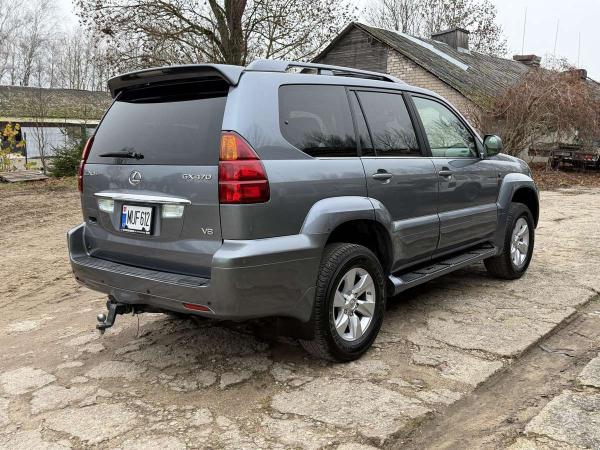 Grey Lexus GX 470 2006 in Sakiai, with an engine capacity of 4.66 L and mileage of 222 thousand km for 15555 €, photo 4 on AUTOMOTO.COM.LV