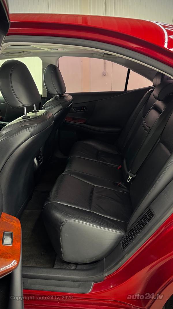 Red Lexus HS 2010 in Tallinn, with an engine capacity of 2.40 L and mileage of 212 thousand km for 10490 €, photo 10 on AUTOMOTO.COM.LV