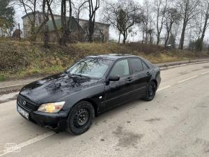 Black Lexus IS 200 1999 in Kaunas, with an engine capacity of 2.00 L and mileage of 359 thousand km for 1750 €, photo 2 on AUTOMOTO.COM.LV