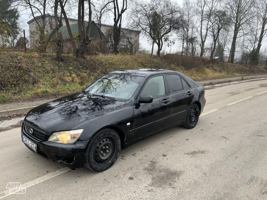 Black Lexus IS 200 1999 in Kaunas, with an engine capacity of 2.00 L and mileage of 359 thousand km for 1750 €, photo 2 on AUTOMOTO.COM.LV
