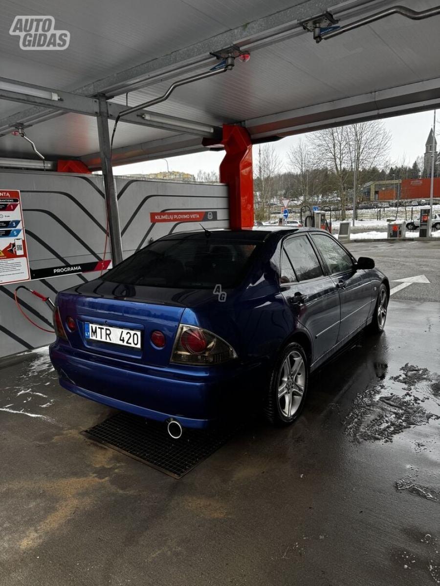 Zils Lexus IS 200 1999 Alīta, ar dzinēja tilpumu 2.00 L un nobraukumu 227 tūkst. km par 2300 €, foto 2 vietnē AUTOMOTO.COM.LV