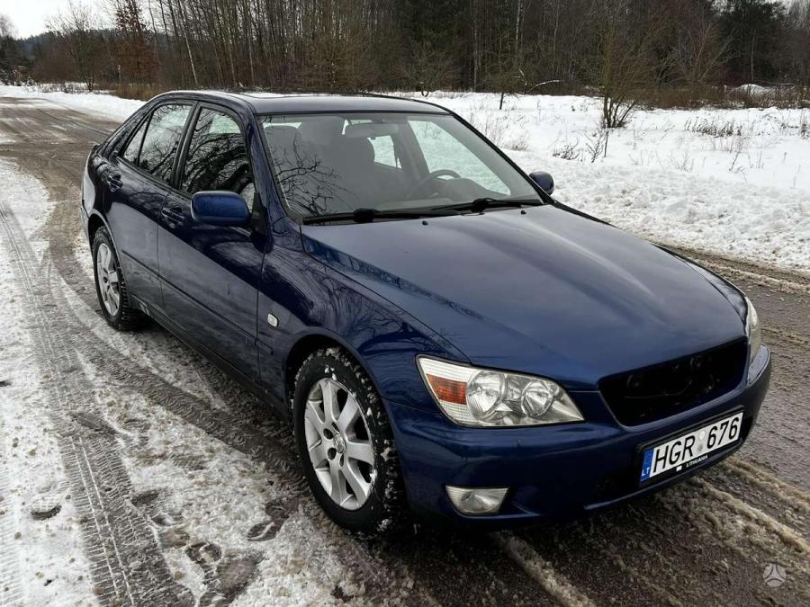 Blue Lexus IS 200 2001 in Prienai, with an engine capacity of 1.99 L and mileage of 218 thousand km for 2000 €, photo 2 on AUTOMOTO.COM.LV