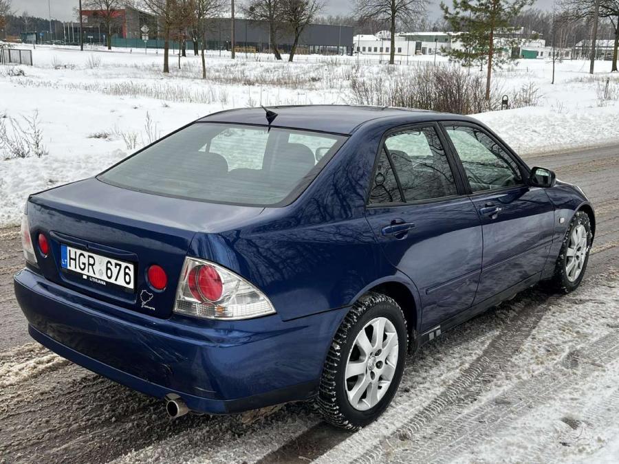 Blue Lexus IS 200 2001 in Prienai, with an engine capacity of 1.99 L and mileage of 218 thousand km for 2000 €, photo 3 on AUTOMOTO.COM.LV