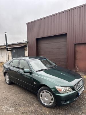 Zaļš Lexus IS 200 1999 Vievis, ar dzinēja tilpumu 2.00 L un nobraukumu 327 tūkst. km par 3600 €, foto 4 vietnē AUTOMOTO.COM.LV