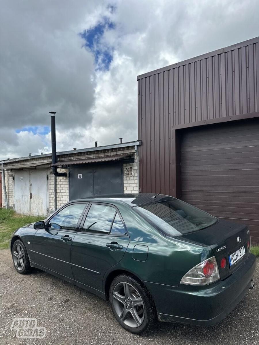 Zaļš Lexus IS 200 1999 Vievis, ar dzinēja tilpumu 2.00 L un nobraukumu 327 tūkst. km par 3600 €, foto 8 vietnē AUTOMOTO.COM.LV