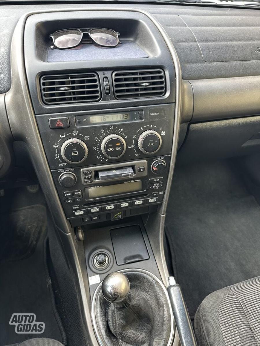 Zaļš Lexus IS 200 1999 Vievis, ar dzinēja tilpumu 2.00 L un nobraukumu 327 tūkst. km par 3600 €, foto 18 vietnē AUTOMOTO.COM.LV