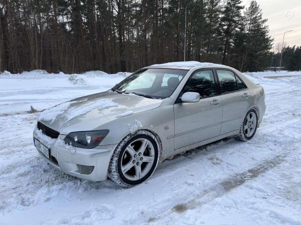 Pelēks Lexus IS 200 2000 Klaipėda, ar dzinēja tilpumu 2.00 L un nobraukumu 325 tūkst. km par 2450 €, foto 1 vietnē AUTOMOTO.COM.LV