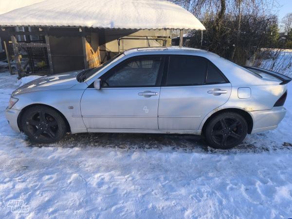 Pelēks Lexus IS 200 2000 Viļņa, ar dzinēja tilpumu 2.00 L un nobraukumu 238 tūkst. km par 2600 €, foto 3 vietnē AUTOMOTO.COM.LV
