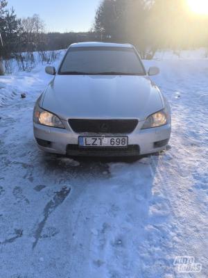 Grey Lexus IS 200 2000 in Vilnius, with an engine capacity of 2.00 L and mileage of 238 thousand km for 2600 €, photo 4 on AUTOMOTO.COM.LV
