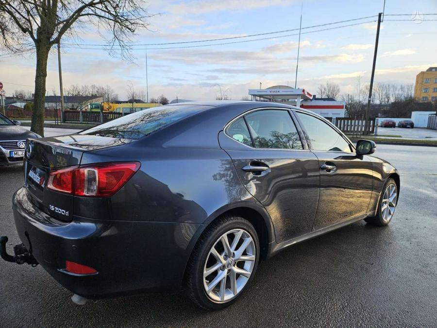Grey Lexus IS 200 2011 in Siauliai, with an engine capacity of 2.20 L and mileage of 216 thousand km for 6450 €, photo 5 on AUTOMOTO.COM.LV