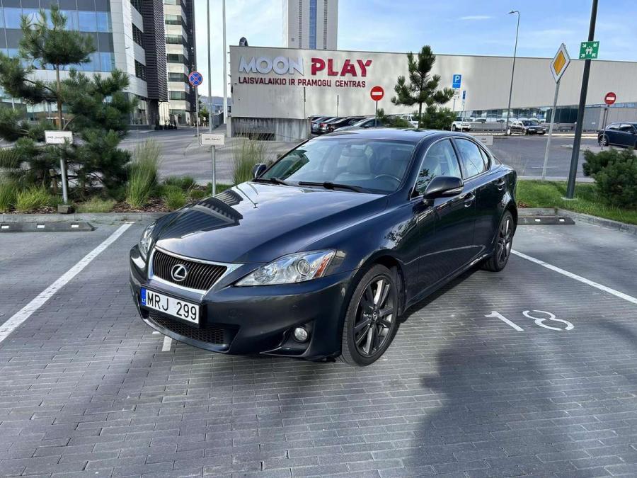 Grey Lexus IS 200 2011 in Vilnius, with an engine capacity of 2.23 L and mileage of 256 thousand km for 5500 €, photo 1 on AUTOMOTO.COM.LV