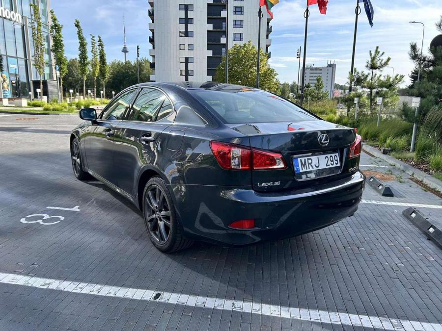 Grey Lexus IS 200 2011 in Vilnius, with an engine capacity of 2.23 L and mileage of 256 thousand km for 5500 €, photo 4 on AUTOMOTO.COM.LV
