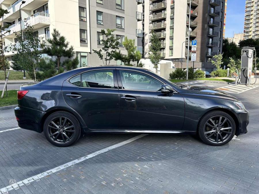Grey Lexus IS 200 2011 in Vilnius, with an engine capacity of 2.23 L and mileage of 256 thousand km for 5500 €, photo 7 on AUTOMOTO.COM.LV