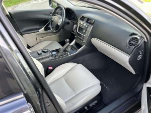 Grey Lexus IS 200 2011 in Vilnius, with an engine capacity of 2.23 L and mileage of 256 thousand km for 5500 €, photo 9 on AUTOMOTO.COM.LV