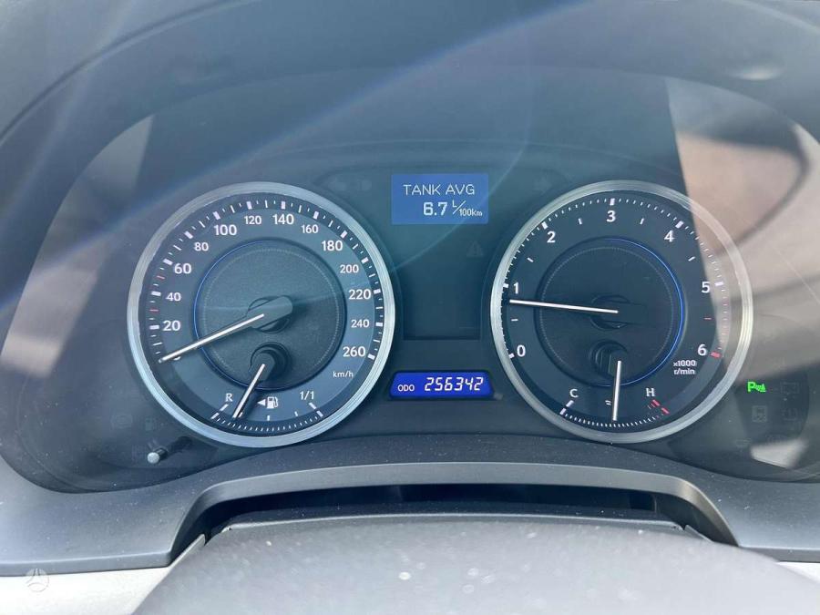 Grey Lexus IS 200 2011 in Vilnius, with an engine capacity of 2.23 L and mileage of 256 thousand km for 5500 €, photo 13 on AUTOMOTO.COM.LV