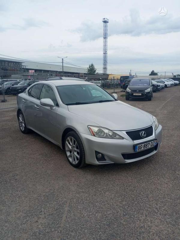 Grey Lexus IS 200 2011 in Kaunas, with an engine capacity of 2.20 L and mileage of 240 thousand km for 3500 €, photo 2 on AUTOMOTO.COM.LV