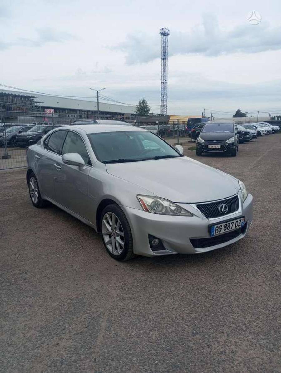 Grey Lexus IS 200 2011 in Kaunas, with an engine capacity of 2.20 L and mileage of 240 thousand km for 3500 €, photo 3 on AUTOMOTO.COM.LV