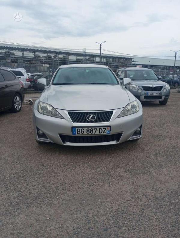 Grey Lexus IS 200 2011 in Kaunas, with an engine capacity of 2.20 L and mileage of 240 thousand km for 3500 €, photo 3 on AUTOMOTO.COM.LV