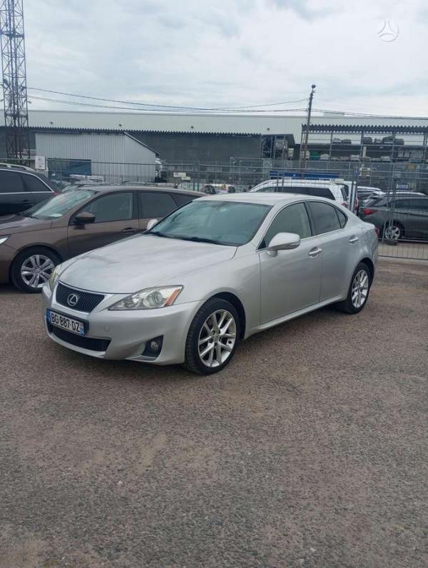 Grey Lexus IS 200 2011 in Kaunas, with an engine capacity of 2.20 L and mileage of 240 thousand km for 3500 €, photo 4 on AUTOMOTO.COM.LV