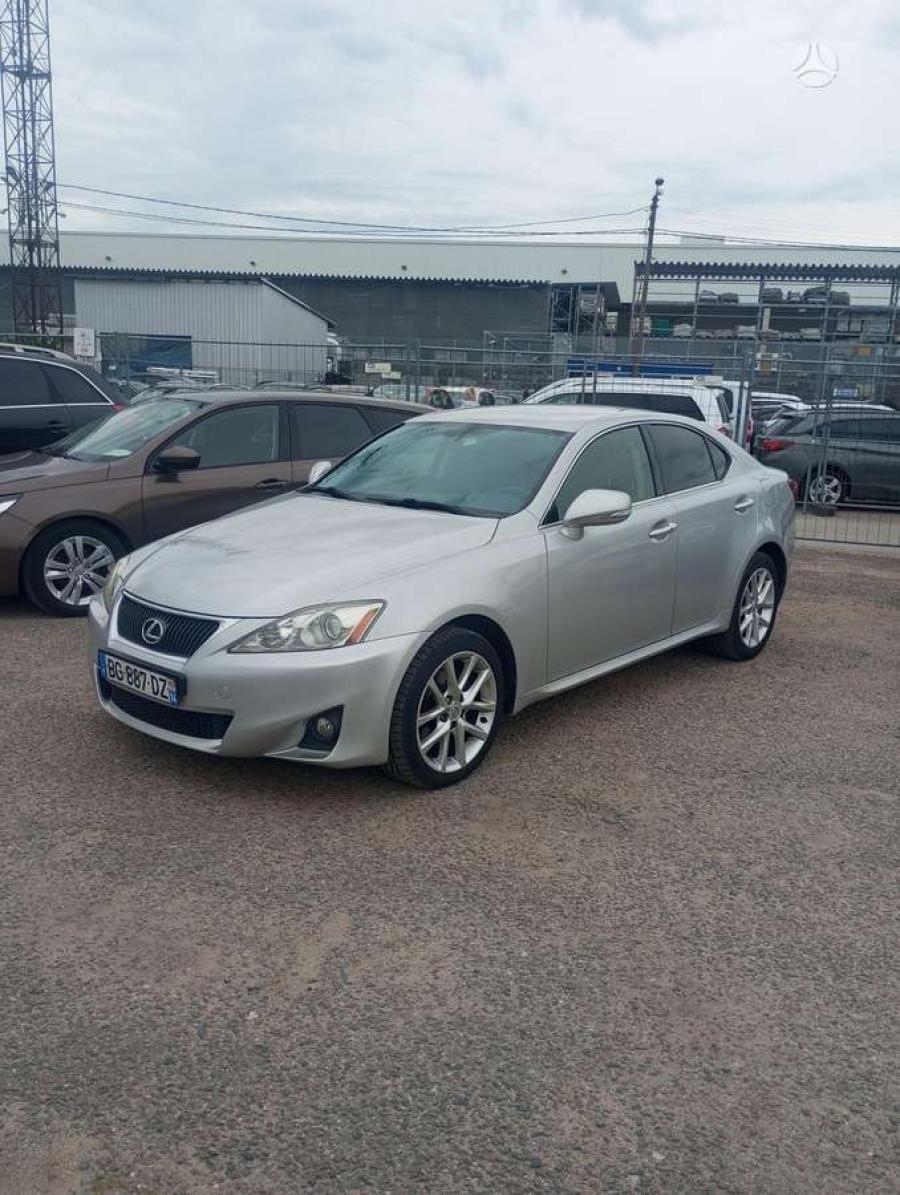 Grey Lexus IS 200 2011 in Kaunas, with an engine capacity of 2.20 L and mileage of 240 thousand km for 3500 €, photo 5 on AUTOMOTO.COM.LV