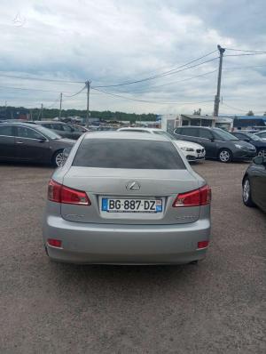 Grey Lexus IS 200 2011 in Kaunas, with an engine capacity of 2.20 L and mileage of 240 thousand km for 3500 €, photo 7 on AUTOMOTO.COM.LV