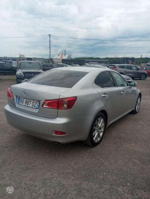 Grey Lexus IS 200 2011 in Kaunas, with an engine capacity of 2.20 L and mileage of 240 thousand km for 3500 €, photo 9 on AUTOMOTO.COM.LV
