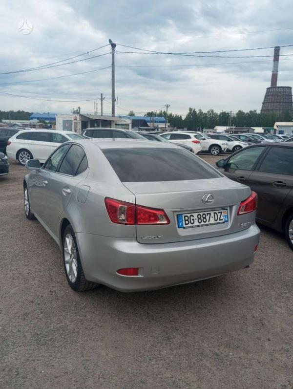 Grey Lexus IS 200 2011 in Kaunas, with an engine capacity of 2.20 L and mileage of 240 thousand km for 3500 €, photo 9 on AUTOMOTO.COM.LV