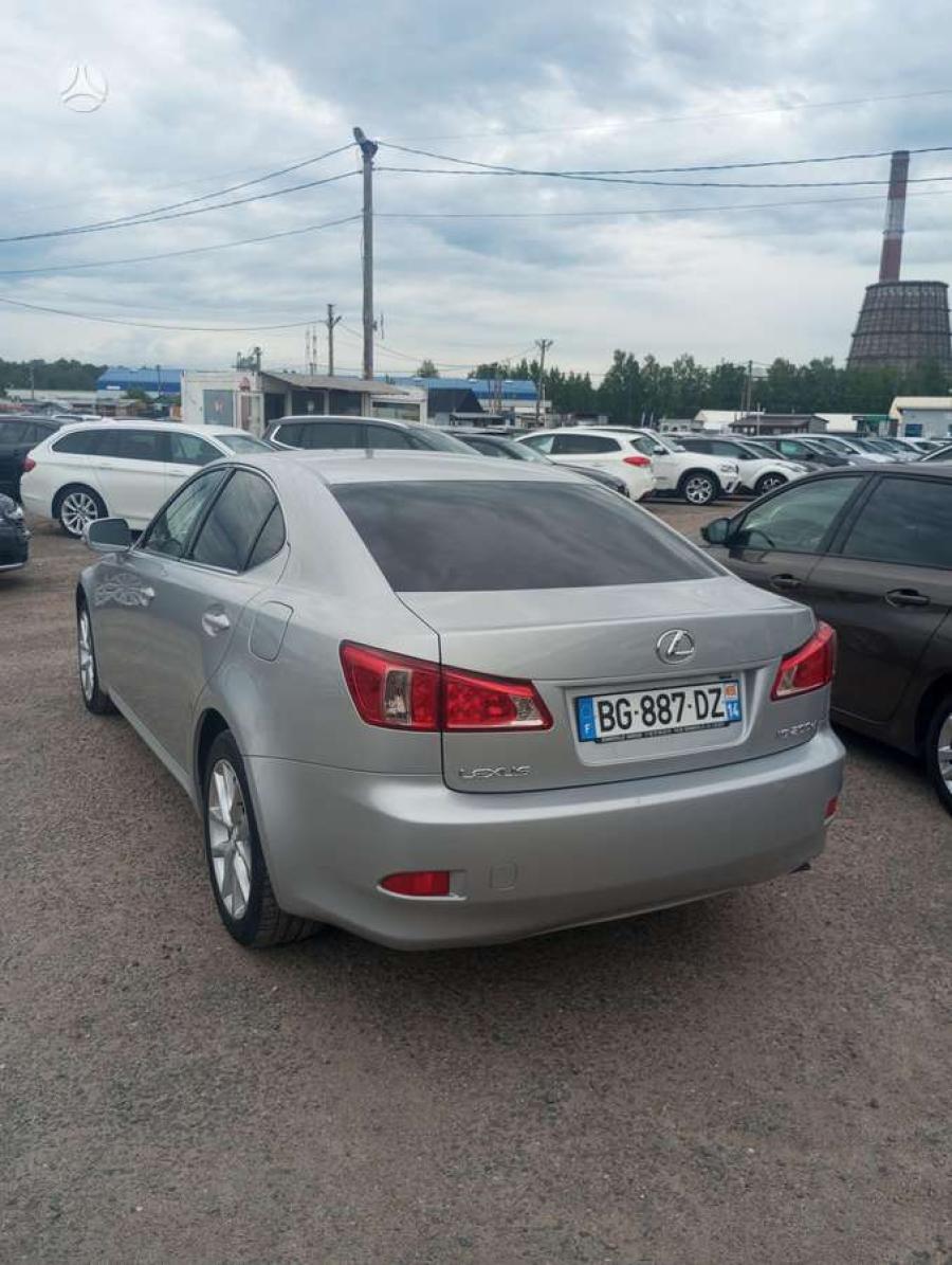 Grey Lexus IS 200 2011 in Kaunas, with an engine capacity of 2.20 L and mileage of 240 thousand km for 3500 €, photo 10 on AUTOMOTO.COM.LV