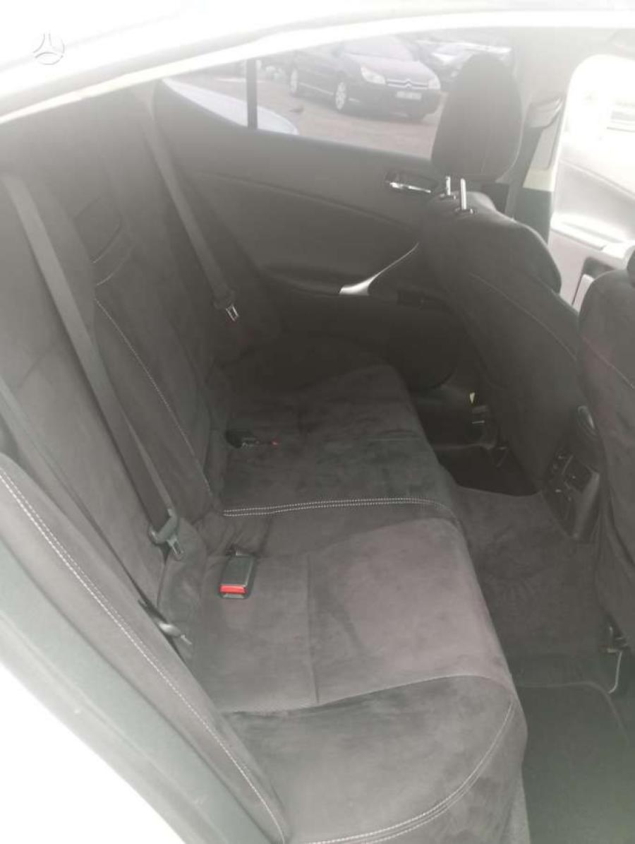 Grey Lexus IS 200 2011 in Kaunas, with an engine capacity of 2.20 L and mileage of 240 thousand km for 3500 €, photo 13 on AUTOMOTO.COM.LV
