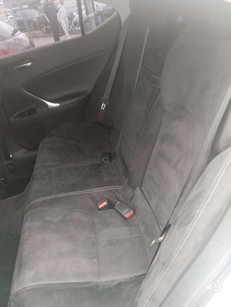 Grey Lexus IS 200 2011 in Kaunas, with an engine capacity of 2.20 L and mileage of 240 thousand km for 3500 €, photo 14 on AUTOMOTO.COM.LV