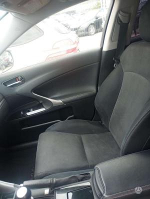 Grey Lexus IS 200 2011 in Kaunas, with an engine capacity of 2.20 L and mileage of 240 thousand km for 3500 €, photo 17 on AUTOMOTO.COM.LV