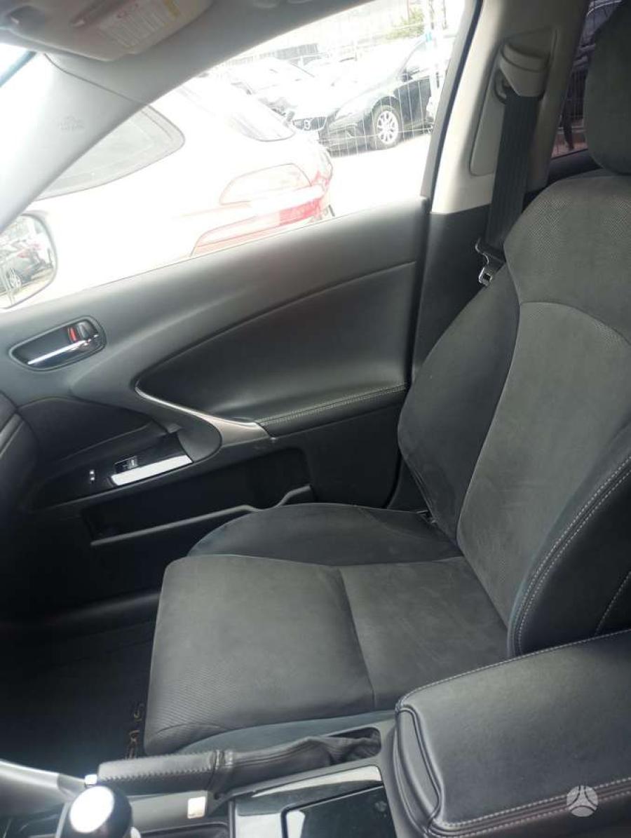 Grey Lexus IS 200 2011 in Kaunas, with an engine capacity of 2.20 L and mileage of 240 thousand km for 3500 €, photo 17 on AUTOMOTO.COM.LV