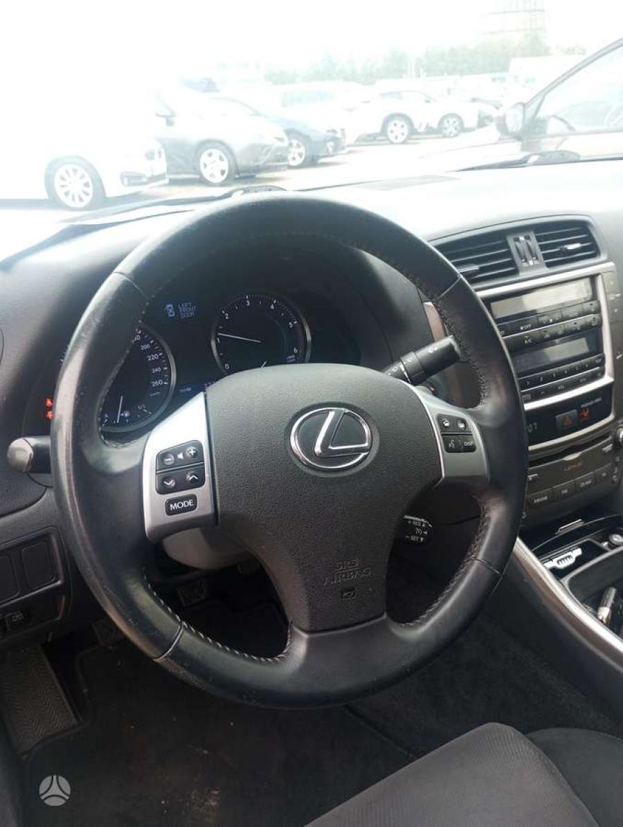 Grey Lexus IS 200 2011 in Kaunas, with an engine capacity of 2.20 L and mileage of 240 thousand km for 3500 €, photo 18 on AUTOMOTO.COM.LV
