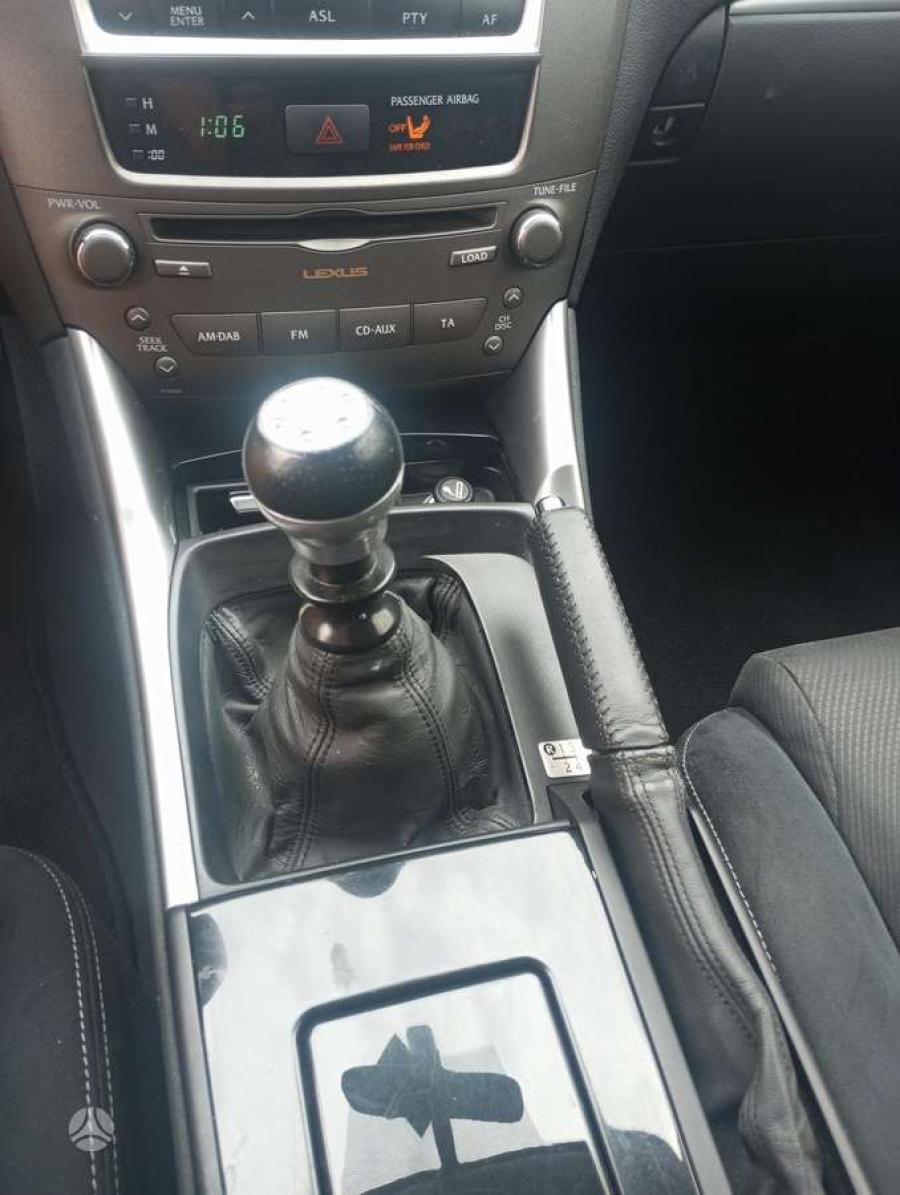 Grey Lexus IS 200 2011 in Kaunas, with an engine capacity of 2.20 L and mileage of 240 thousand km for 3500 €, photo 19 on AUTOMOTO.COM.LV