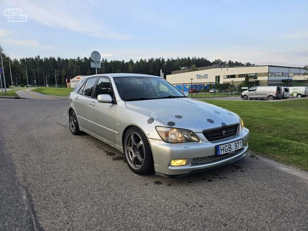Grey Lexus IS 200 2003 in Vilnius, with an engine capacity of 2.00 L and mileage of 288 thousand km for 3680 €, photo 1 on AUTOMOTO.COM.LV