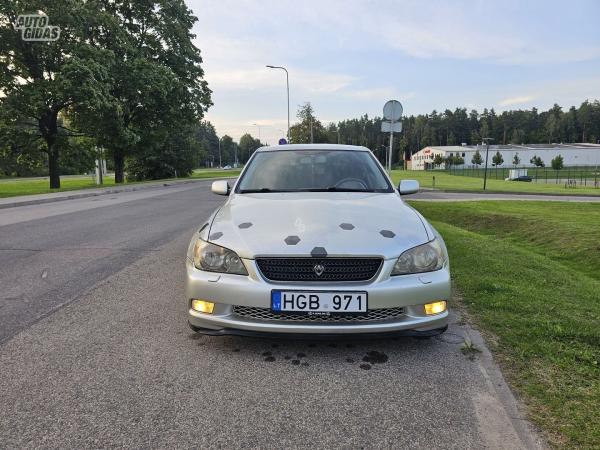 Grey Lexus IS 200 2003 in Vilnius, with an engine capacity of 2.00 L and mileage of 288 thousand km for 3680 €, photo 2 on AUTOMOTO.COM.LV