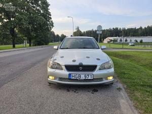 Grey Lexus IS 200 2003 in Vilnius, with an engine capacity of 2.00 L and mileage of 288 thousand km for 3680 €, photo 2 on AUTOMOTO.COM.LV