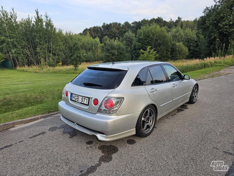 Grey Lexus IS 200 2003 in Vilnius, with an engine capacity of 2.00 L and mileage of 288 thousand km for 3680 €, photo 7 on AUTOMOTO.COM.LV