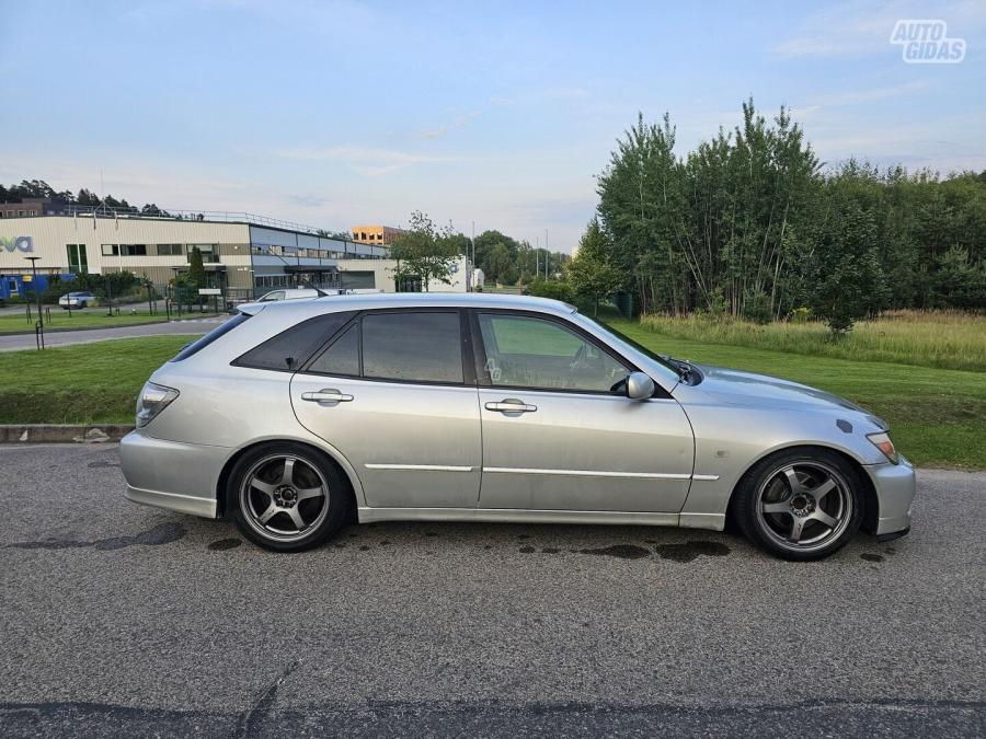 Grey Lexus IS 200 2003 in Vilnius, with an engine capacity of 2.00 L and mileage of 288 thousand km for 3680 €, photo 8 on AUTOMOTO.COM.LV