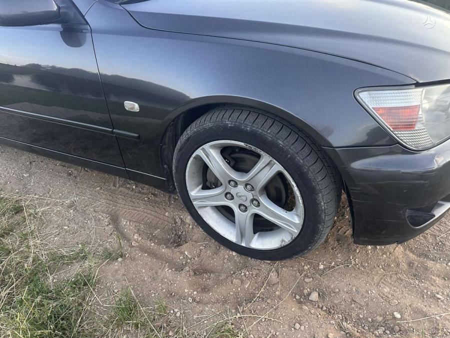 Lexus IS 200 2000 Kauņa, ar dzinēja tilpumu 1.99 L un nobraukumu 304 tūkst. km par 2750 €, foto 4 vietnē AUTOMOTO.COM.LV