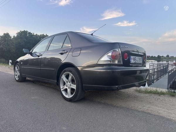 Lexus IS 200 2000 in Kaunas, with an engine capacity of 1.99 L and mileage of 304 thousand km for 2750 €, photo 9 on AUTOMOTO.COM.LV