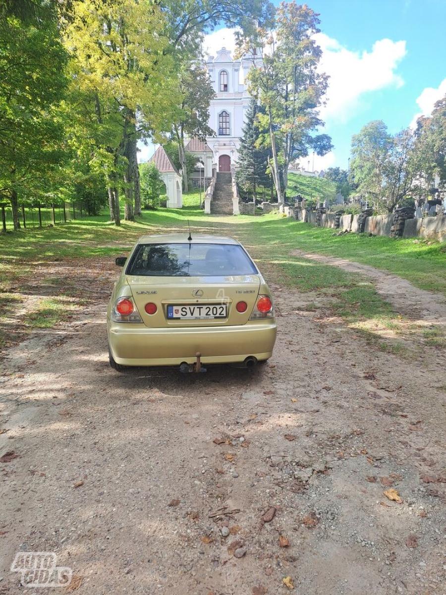 Lexus IS 200 2002 in Vilnius, with an engine capacity of 2.00 L and mileage of 219 thousand km for 2950 €, photo 4 on AUTOMOTO.COM.LV