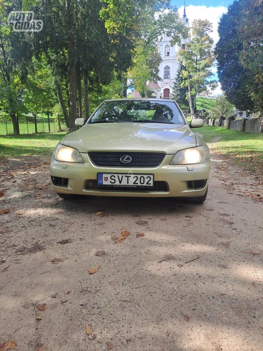 Lexus IS 200 2002 in Vilnius, with an engine capacity of 2.00 L and mileage of 219 thousand km for 2950 €, photo 5 on AUTOMOTO.COM.LV